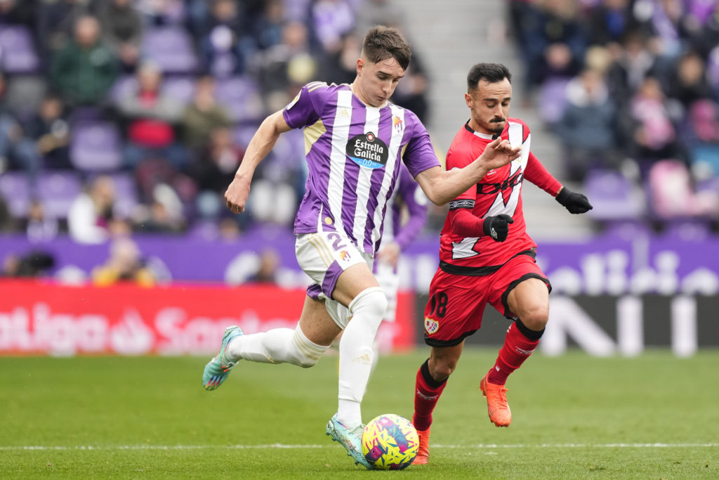 Journalist: Chelsea enter talks this week with agent of £18m full-back