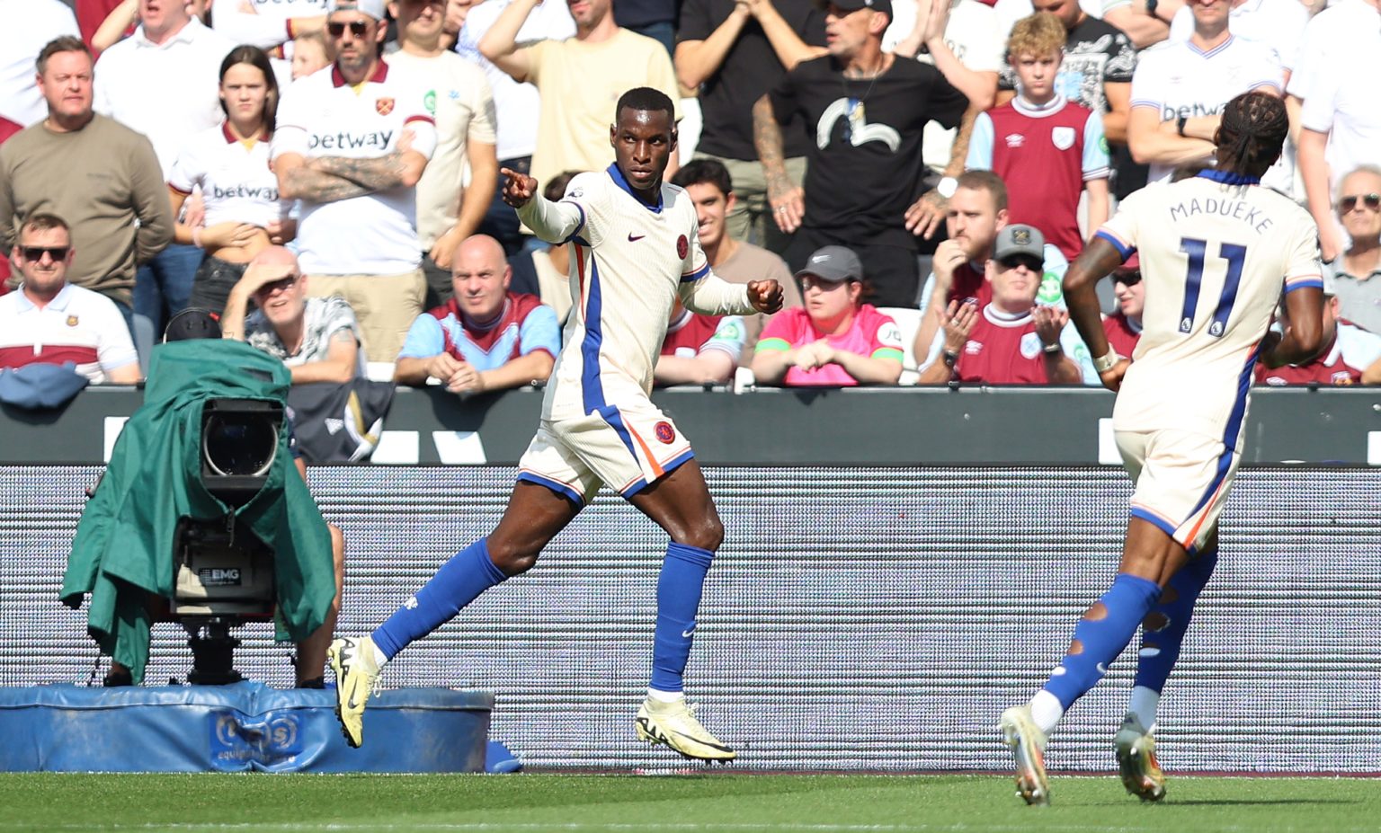 Pat Nevin explains what Nicolas Jackson is now starting to do at ...