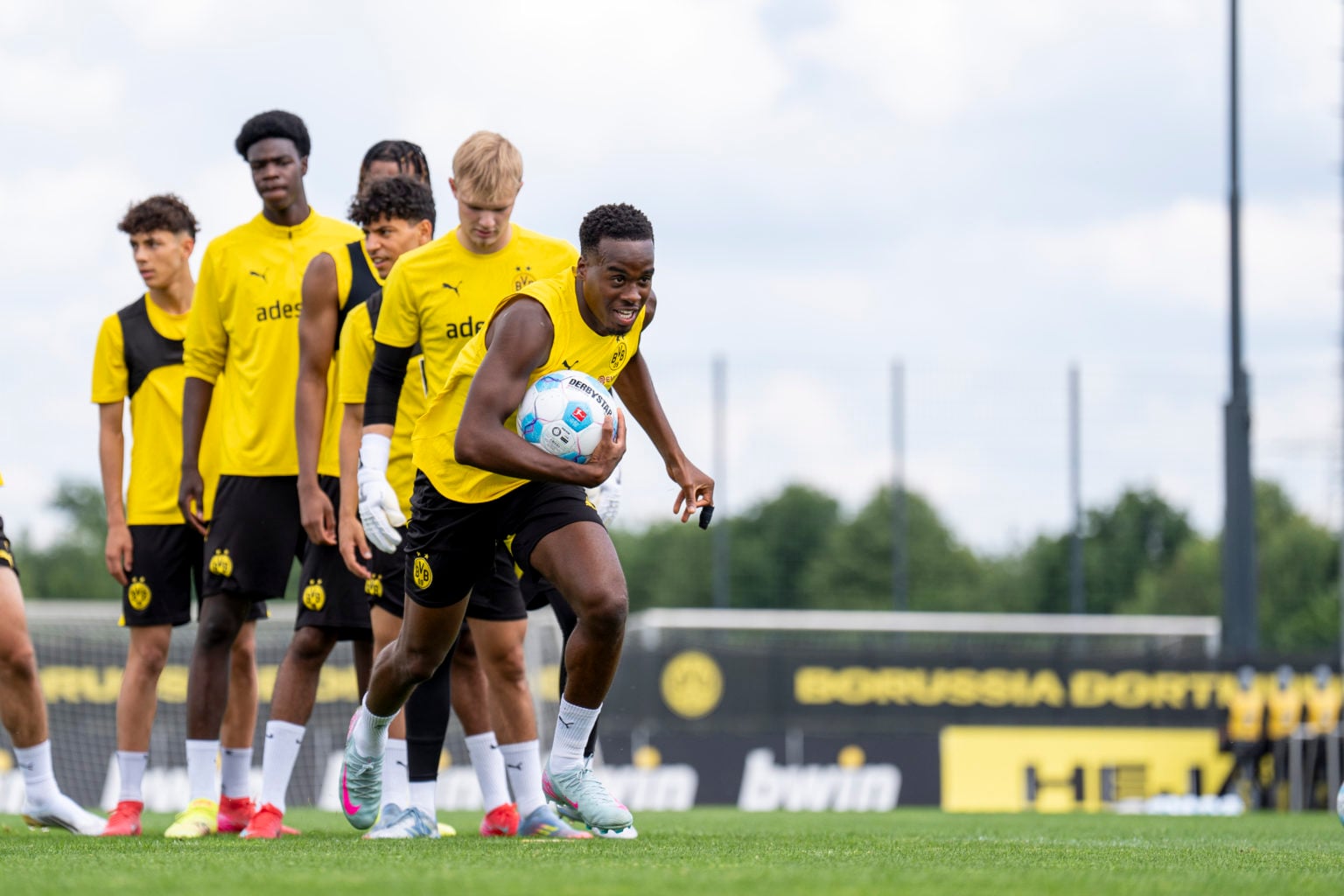 Chelsea at risk of missing out on Jamie Gittens as Borussia Dortmund's ...