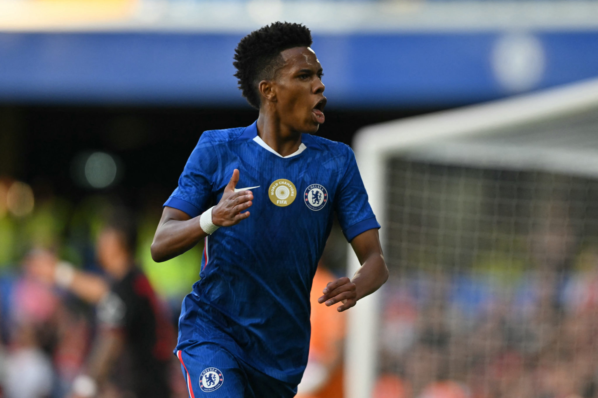 Estevao Willian swaps shirts with Bayern Munich superstar after Chelsea ...