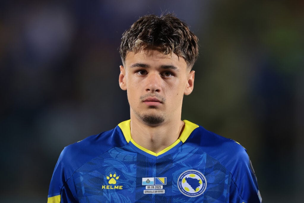 Chelsea and Manchester United monitoring teenage attacker who recently ...