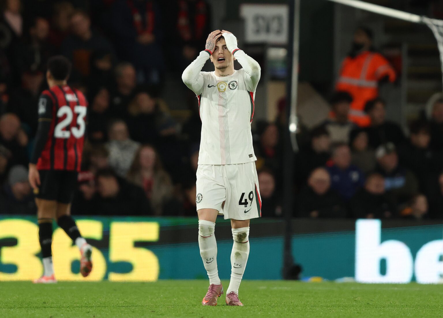 Alejandro Garnacho left in disbelief after one moment during Chelsea's ...