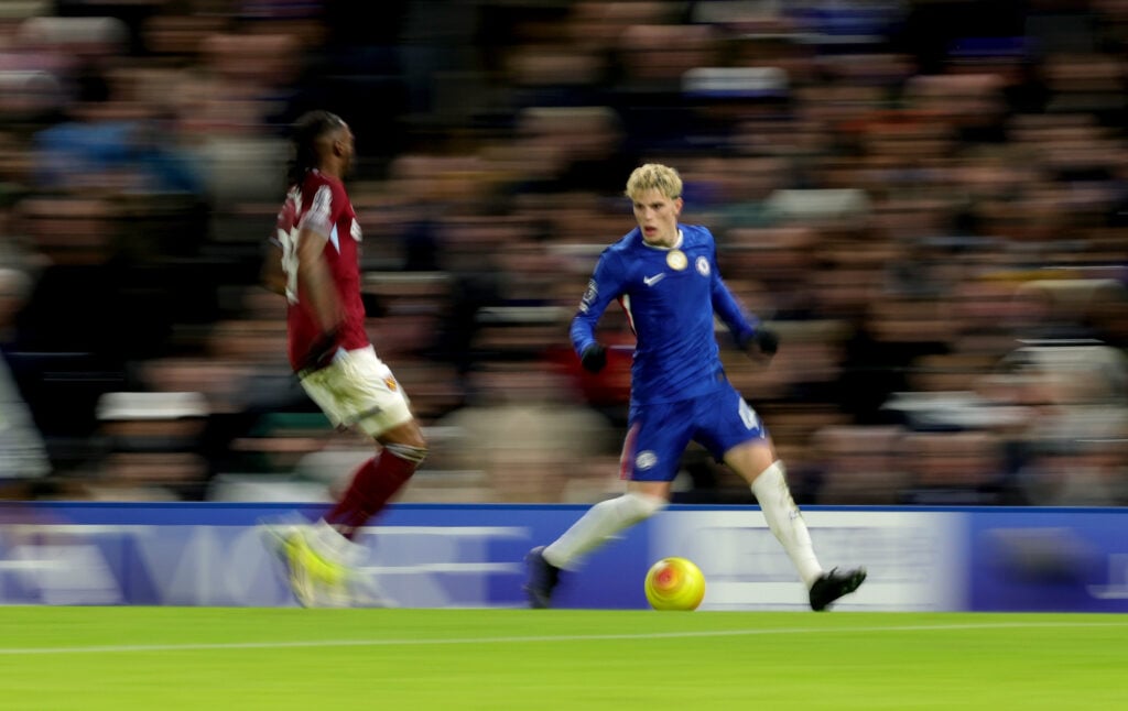 Gary Neville reckons Chelsea player's confidence is 'shot to pieces ...