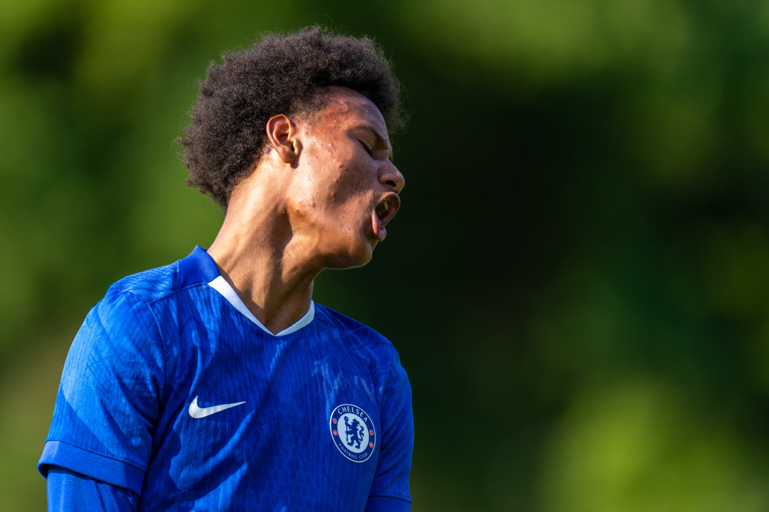 'Powerful' Chelsea midfielder rewarded with new contract just a year ...